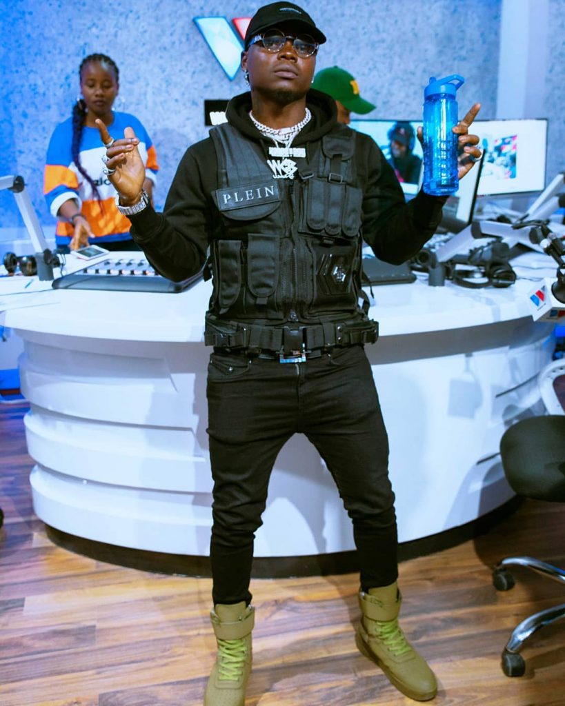 Harmonize yasabye abafana be kureka gukomeza kumugereranya na Diamond