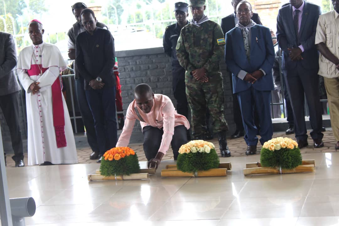 Uwaba azi ahatabwe imibiri y'abishwe muri Jenoside akaba atahavuga uwo ...