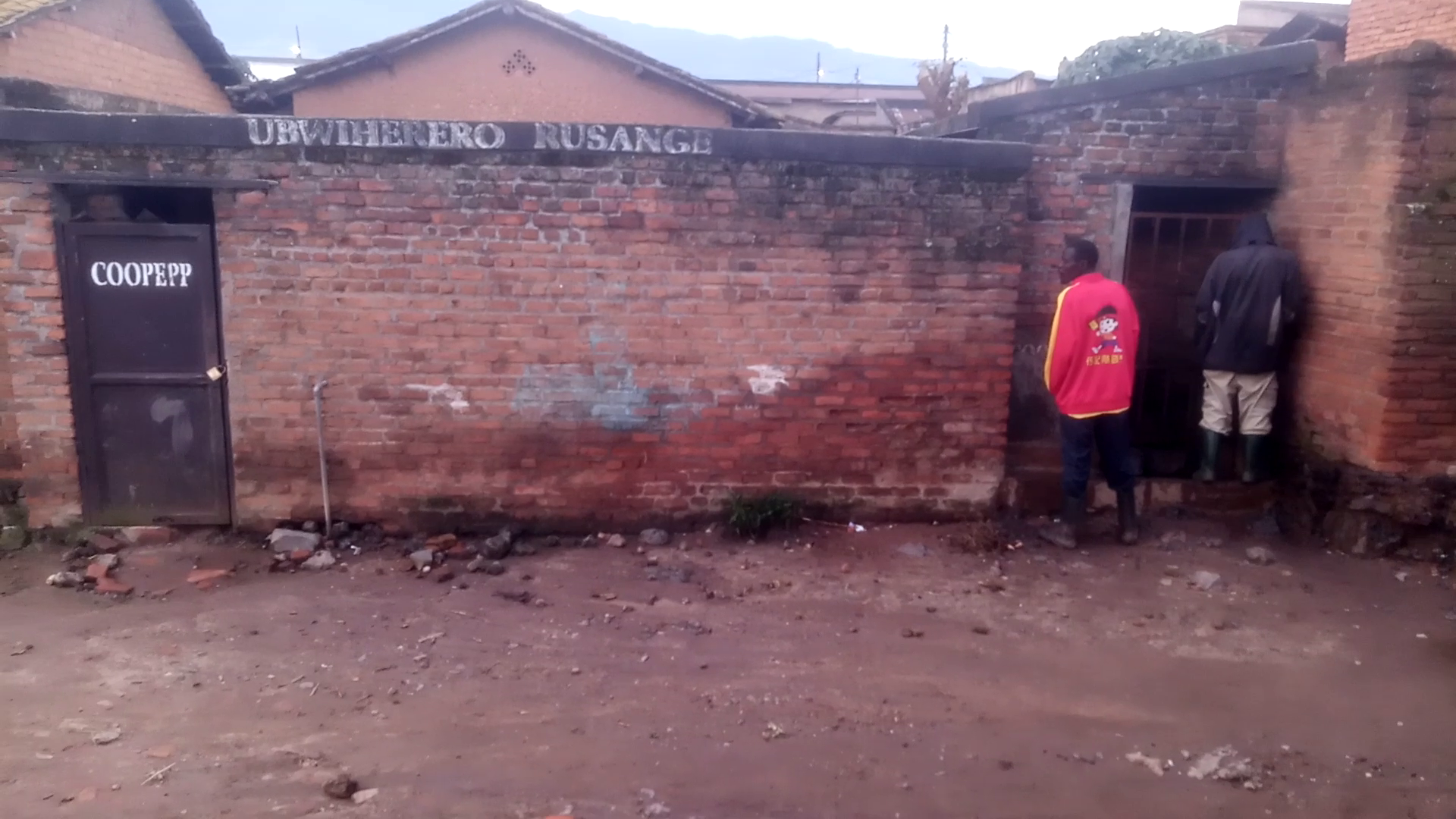 Musanze:Abarema n'abakorera mu isoko rya Byangabo bihagarika ku bikuta ...